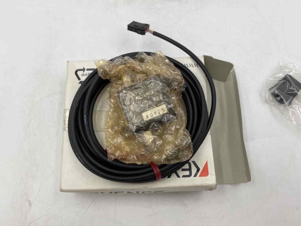 Keyence AP-48 Digital Pressure Sensor Head with 2-Colour Display ...